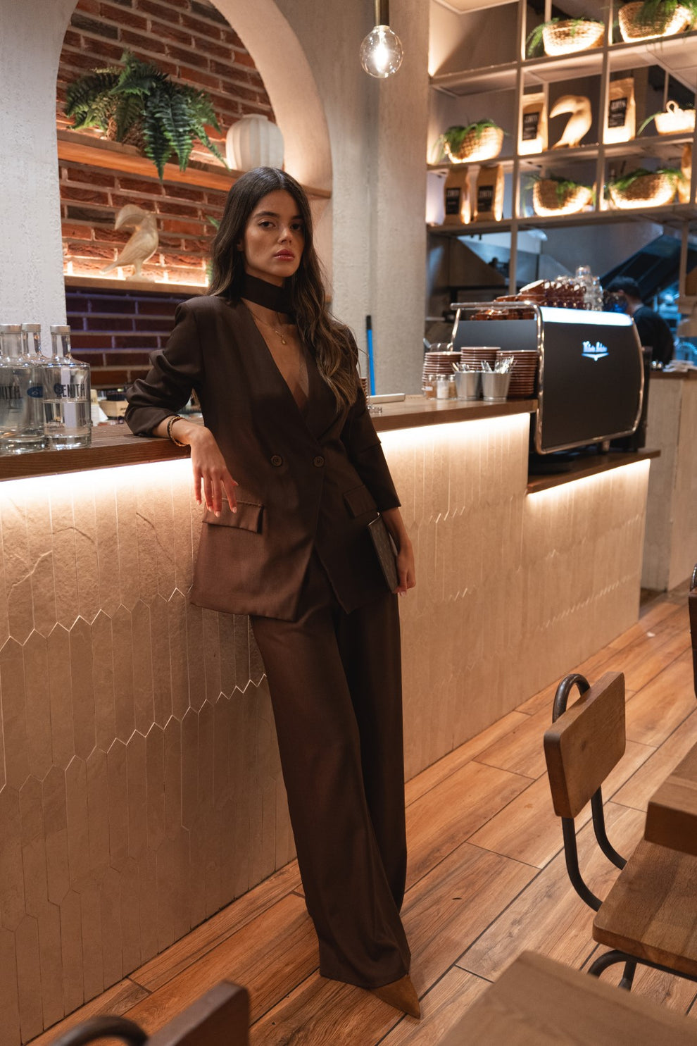 Fato Castanho Detalhe Gravata – Maballa